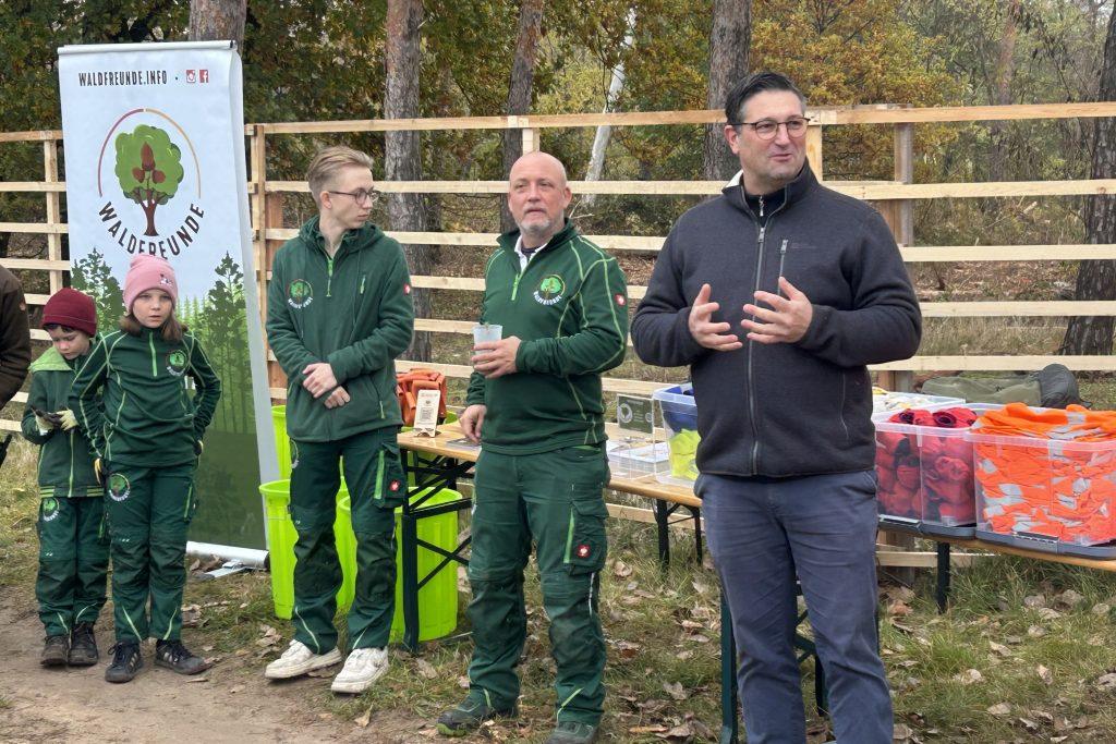 Campaña de plantación forestal en Dornheim: Niños plantan 1000 árboles ...