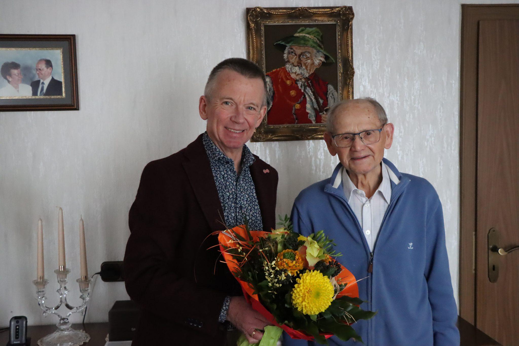 100th birthday: District Administrator visits Karl-Adam Dill