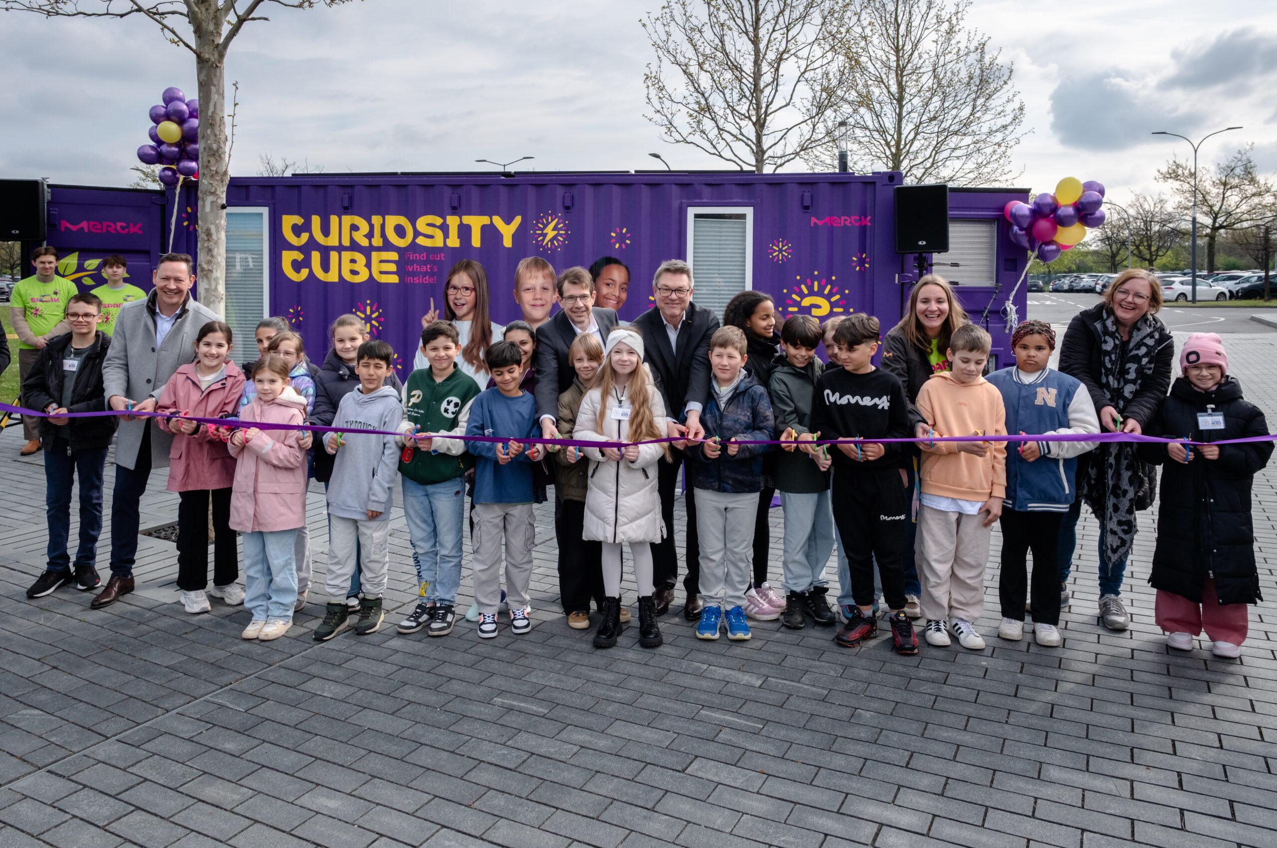 Curiosity Cube Darmstadt: Merck launches new STEM tour